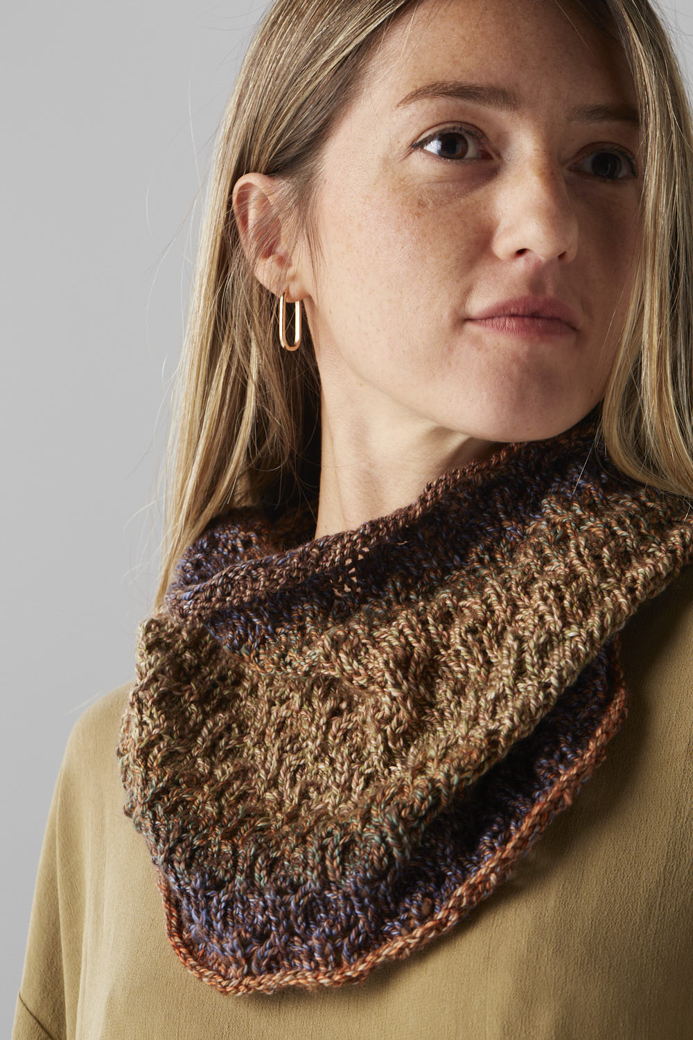 Lantern Lace Cowl – Urth Yarns